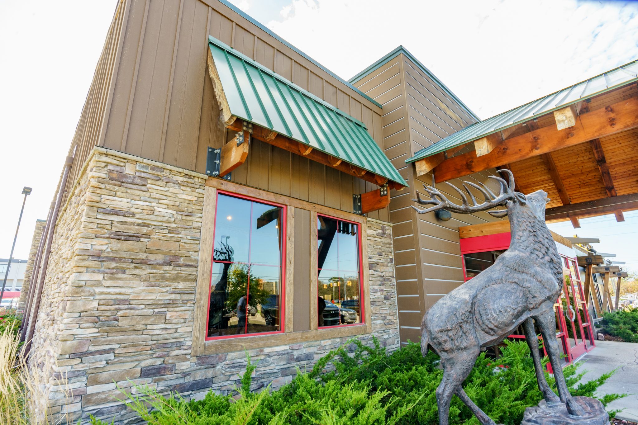Why Manufactured Stone Veneer is an ideal option for Designing ...